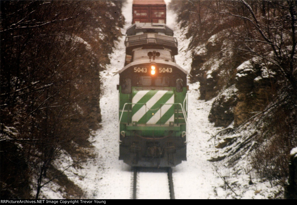 BN 5043 at Burlington Rd